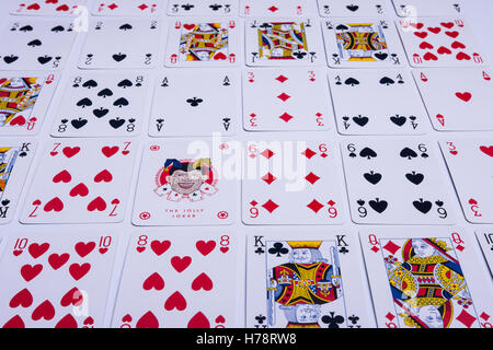 Spielkarten, Volldeck. Poker-standard-Größe. Verschiedene Arten von ...