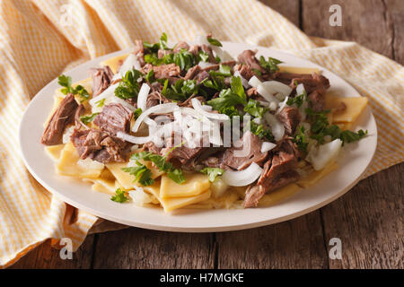Beshbarmak – Kasachisches Nationalgericht, zubereitet mit Fleisch und ...