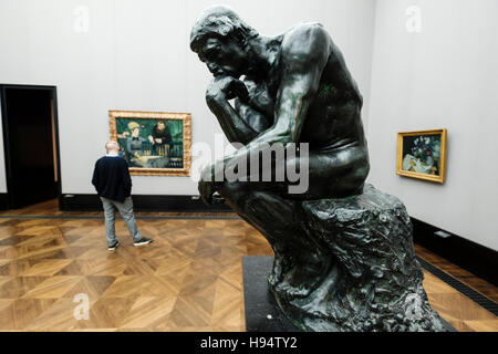Die Denker Skulptur von Rodin in der alten Nationalgalerie auf der ...