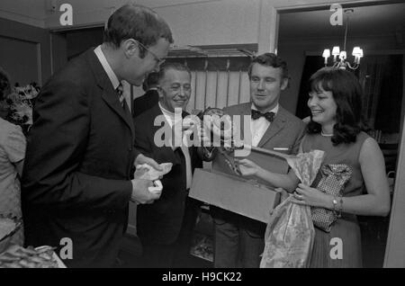 Fest Im Hause Edgar Bessen Und Heidi Koehn, 1960er Jahre Deutschland ...