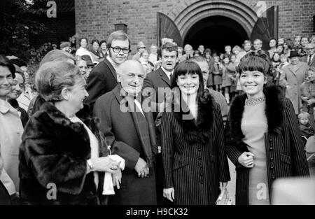 Hochzeit des Deutschen Volksschauspielers Edgar Bessen Mit Heidi Koehn ...
