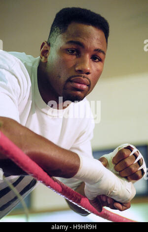 Boxer Lennox Lewis in der Ausbildung in New York USA Stockfotografie ...