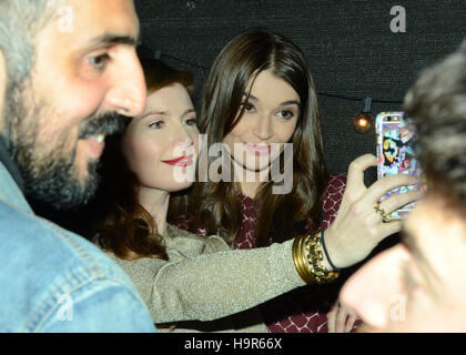 Kat Clements und Margaret Clunie kommt bei der "Goldbricks in voller ...