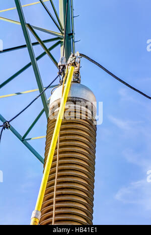 Hochspannung im Umspannwerk mit Schalter und Trenner Stockfotografie - Alamy