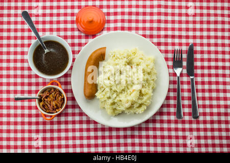 Traditionelle holländische Rotkohl Stamppot (Maische Pot) mit ...