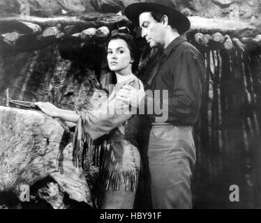 DIE letzte Jagd, von links: Debra Paget, Robert Taylor, am Set, 1956 ...