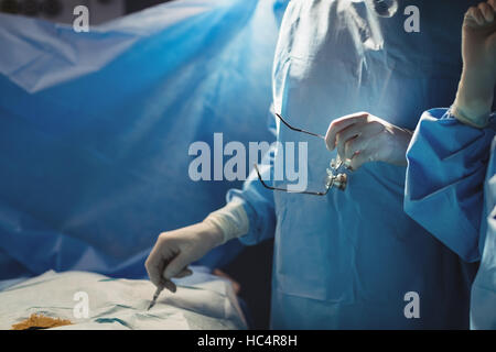 C Abschnitt. Op-Team bei Operationen Operation in der Entbindungsklinik ...