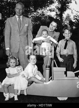 Die Farrow-Familie, von links: Patrick Farrow, Maureen O'Sullivan (aka ...