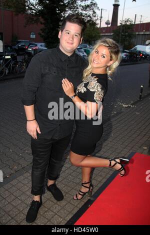 Filmpremiere "Maennertag" im CINENOVA Köln mit: Chris Tall, Freundin wo ...