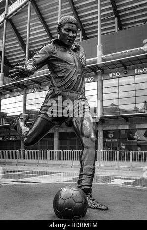 EUSEBIO STATUE Stadion von leichten PORTUGAL Stadion von leichten ...