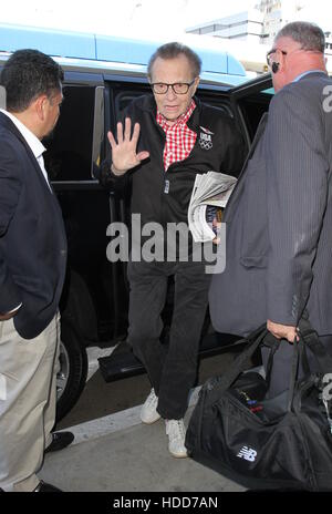 Larry King fährt vom Los Angeles International Airport (LAX) Featuring ...