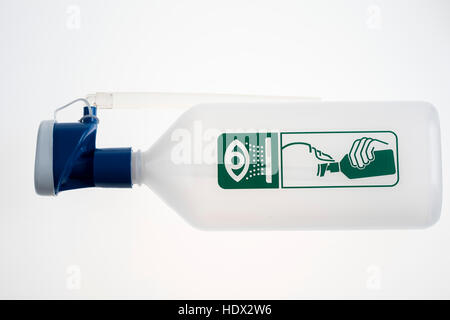 Augen Sie-Dusche, Augendusche, erste-Hilfe-Gerät, Flasche mit Wasser zu ...