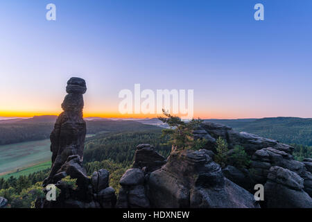 Barbarine bei Sonnenaufgang, Pfaffenstein, Elbsandsteingebirge, Sachsen ...