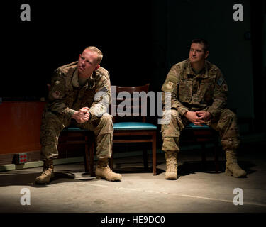 Us Air Force Colonel Joseph McFall, 52nd Fighter Wing Commander, Mitte ...