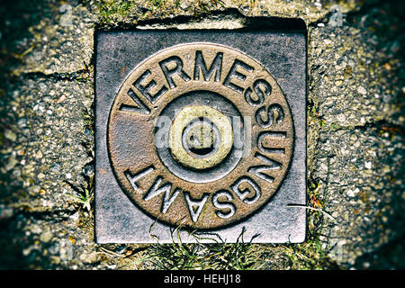 Vermessungsstelle - Vermessungspunkt. Für Messungen am Boden ist ein ...