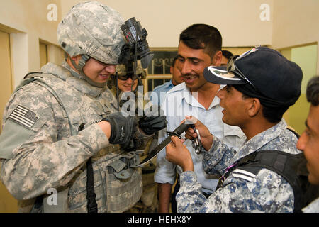 Los Angeles police officer Sgt. Stacey Koon leaves the Federal ...