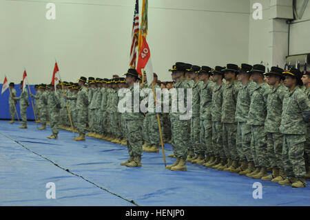 Lt. Col Mark D. Federovich (vorne), scheidenden Kommandeur von der ...