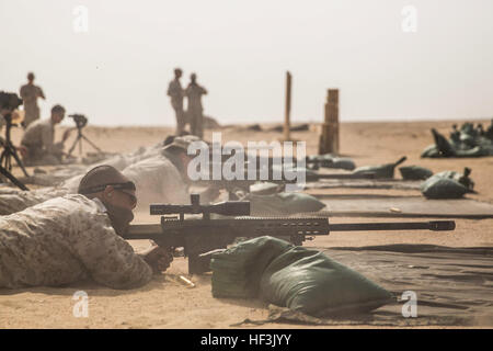 Marines von der Gulf Company, 2/5, überqueren Go Noi Island während der ...