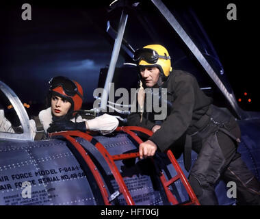 John Wayne und Janet Leigh / Jet-Pilot / 1957 unter der Regie von Josef von Sternberg [R.K.O ...