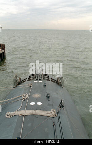 Die Luken der 12 vertikal-Tomahawk Rakete Startröhren stand auf offener ...