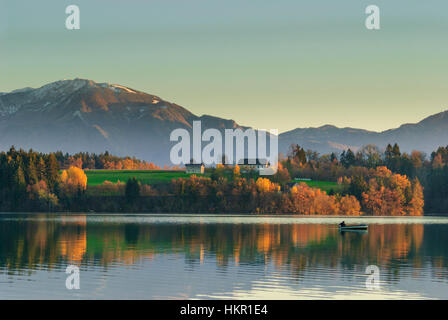 Völkermarkt: Völkermarkter Stausee vom Fluss Drau hinter den Bergen der ...