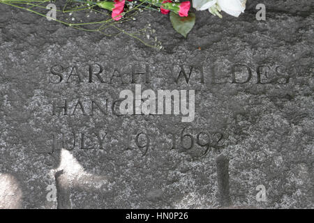 Die Gedenkstätte Sitz, Sarah Wildes, 10. Juni 1692, in Salem Witch Trials Memorial, Salem, MA ...