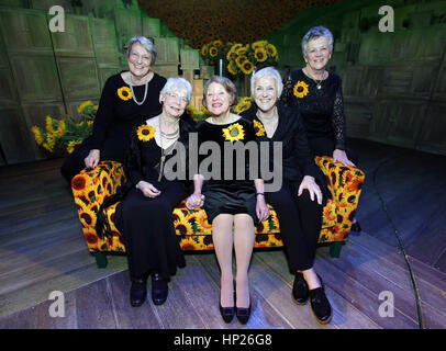 Tricia Stewart, Angela Baker und Beryl Bamforth original "Calendar ...