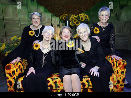 Tricia Stewart, Angela Baker und Beryl Bamforth original "Calendar ...