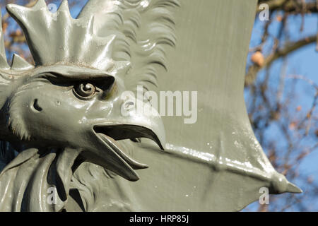 Ein Foto von einem Basilisken-Statue in Basel, Schweiz. Der Basilisk ...
