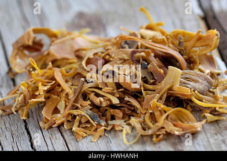 Muskatnuss, Muskatblüte (Myristica Fragrans), Muskatnüsse werden in ...