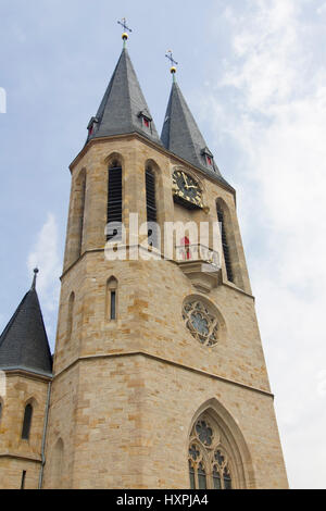 Sandstein protestantische Kirche mit einem Doppelturm Fassade ...