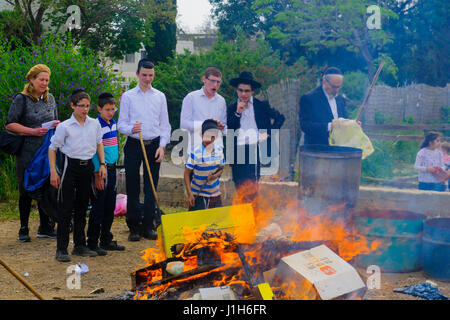 Ein traditionelles Pessach (Jüdische Passah Feiertag) Platte mit den ...