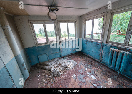 Sinkende Boot auf einem Janow Rückstau in Pripyat ghost Stadt von ...