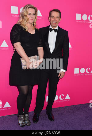 Jeff Koons mit seiner Frau Justine Wheeler Koons, seiner Mutter Gloria ...