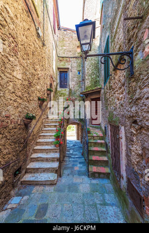 Capalbio, Italien - das historische Zentrum der mittelalterlichen Stadt ...