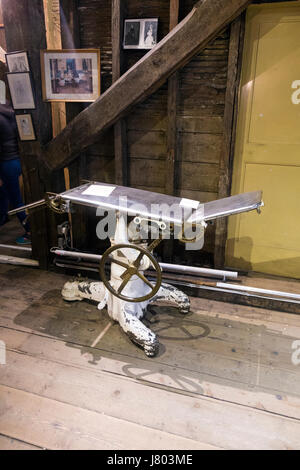 Ein 19. Jahrhundert OP-Tisch für Kinder. Das Old Operating Theatre ...
