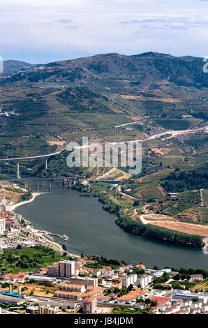 Regua, Terraced Weinberge im Douro-Tal, Alto Douro-Wein-Region im ...