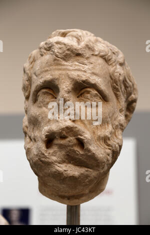 2. Jh. n. Chr. römische Statue des Silen oder Papposilenus aus der ...