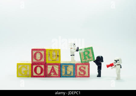 LEGO Starwars Minifiguren Stapeln Wort Erfolg mit bunten Alphabet ...