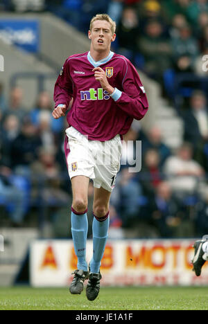 PETER CROUCH ASTON VILLA FC REEBOK STADIUM BOLTON 30. März 2002 ...