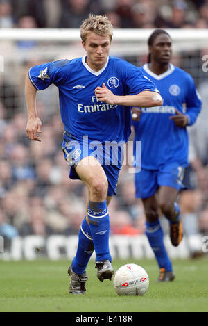 JESPER GRONKJAER CHELSEA FC HIGHBURY LONDON ENGLAND 15. Februar 2004 ...
