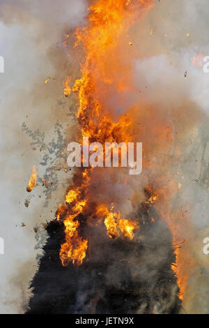 Sechsel? Uten, eine alte traditionelle Party in Zürich. Der Höhepunkt ...