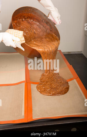 Fabrik für die Herstellung von leckeren Karamell Bonbons. Der erste ...