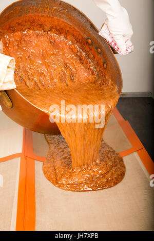 Fabrik für die Herstellung von leckeren Karamell Bonbons. Der erste ...