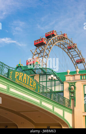 Wien, Prater. Eintritt in den Prater mit Blick auf das Wiener Riesenrad ...
