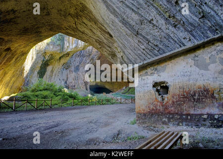Innenraum devetashka Höhle in der Nähe von Lowetsch, Bulgarien ...