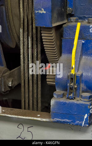 Aufzug Maschinenraum mit Aufzug motor Stockfoto, Bild: 40234274 - Alamy