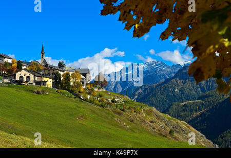 Dorf Guarda, Scuol, Engadin, Kanton Graubünden, Schweiz Stockfotografie ...