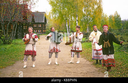 Traditionelle russische Datscha Haus. Wladimir, Russland Stockfoto ...