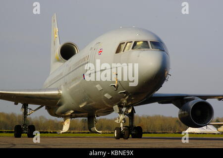 Lockheed Tristar Tanker von der Royal Air Force nach dem Start von ...